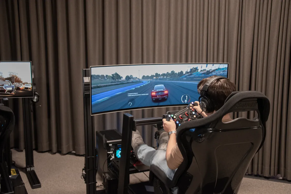 Sim Racing-Erlebnis im Rennsimulator | Swiss Holiday Park