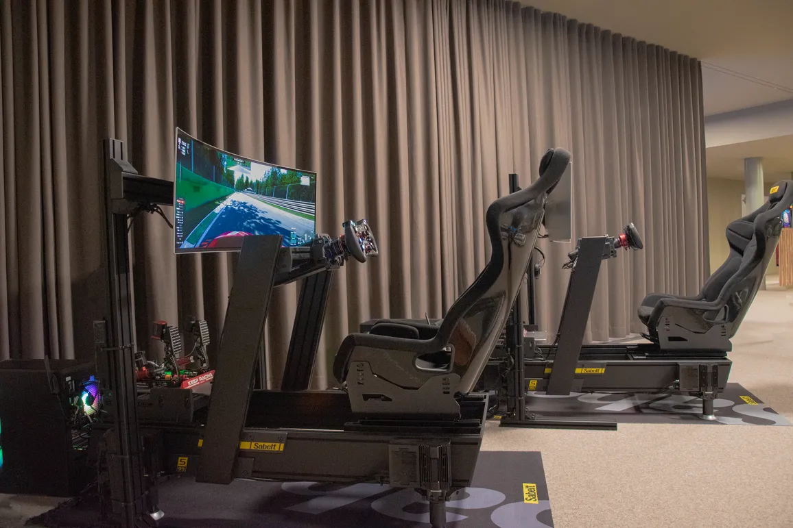 Sim Racing-Erlebnis im Rennsimulator | Swiss Holiday Park
